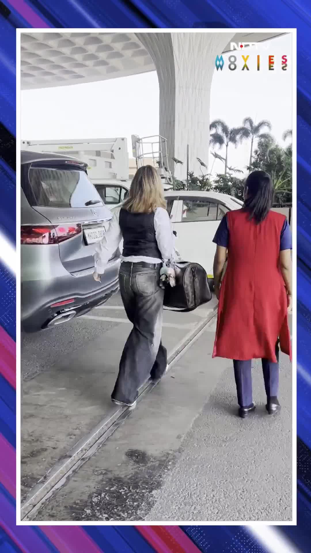 Sussanne Khan And Boyfriend Arslan Goni Spotted At Airport