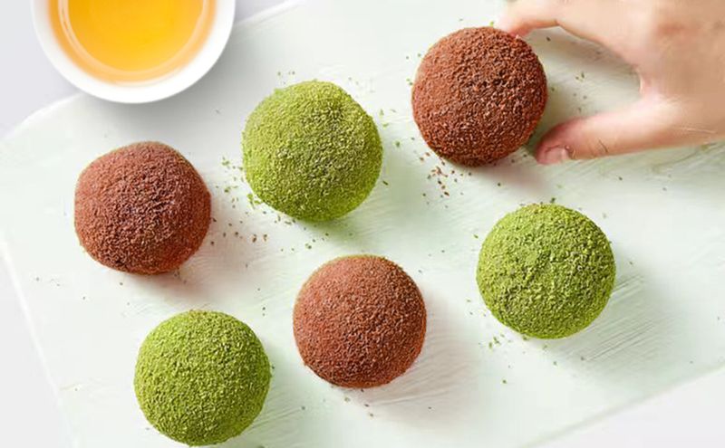 13 Japanese Snacks You Need To Try