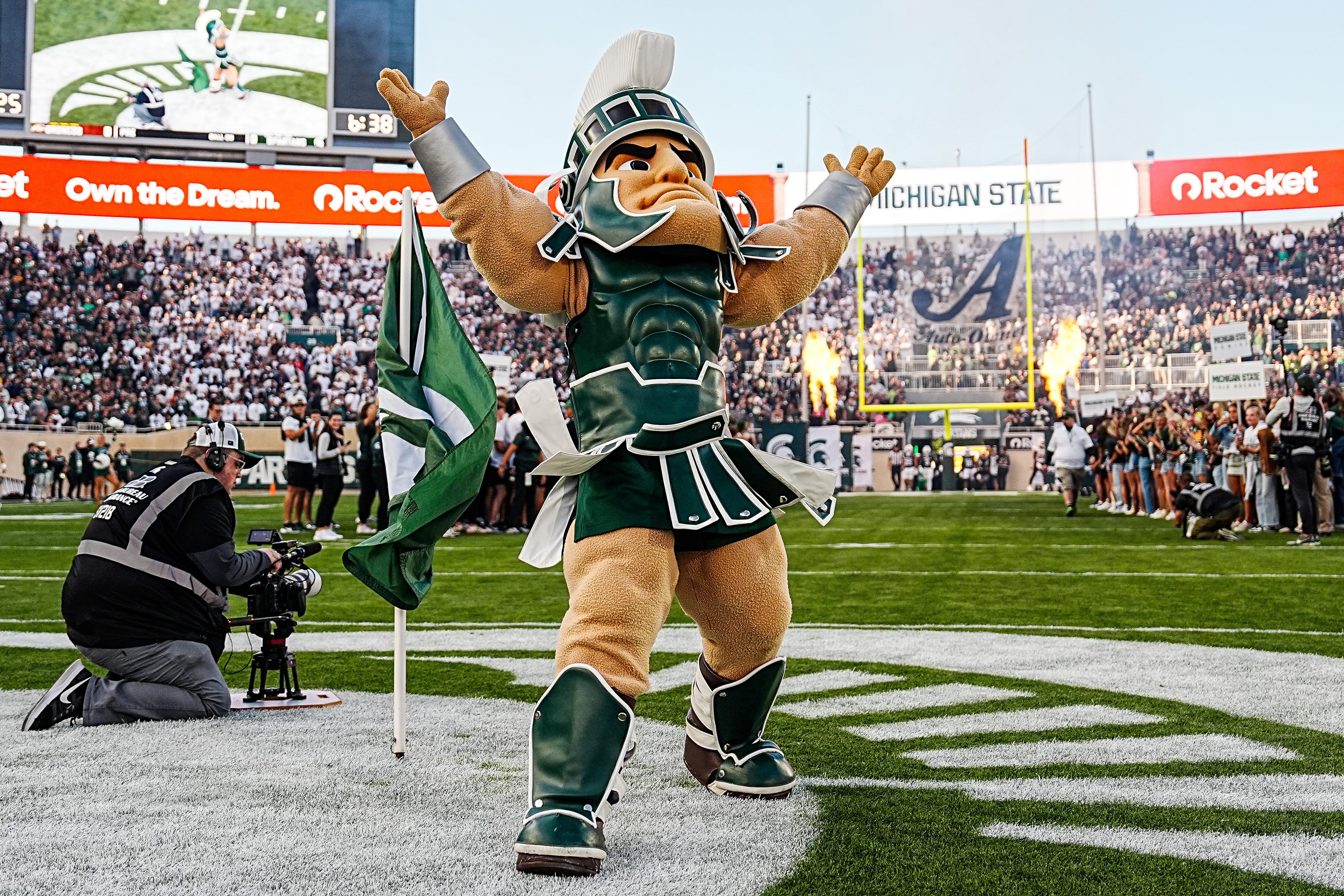 Key, young offensive lineman announces return to Michigan State