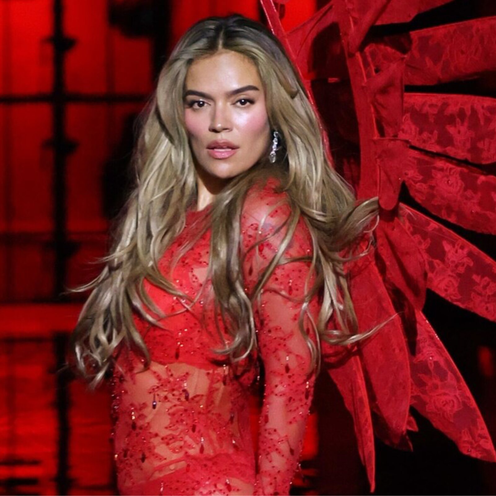 Victoria's Secret deslumbra con Karol G como estrella: música, moda y diversidad en la pasarela