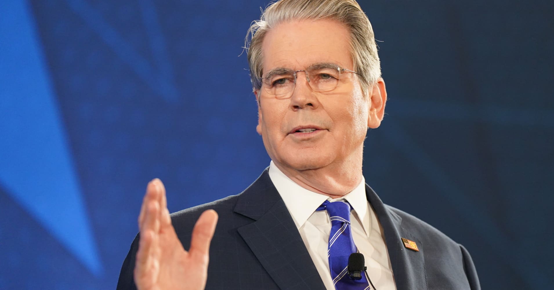 10 Year Treasury Yield Dips Back Below 4 As Investors Weigh The State