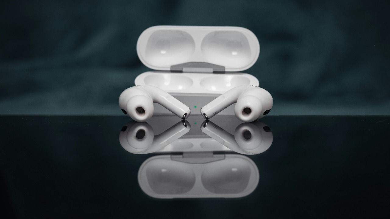 Airpods pro 4 leaks point to 2026 launch with cameras