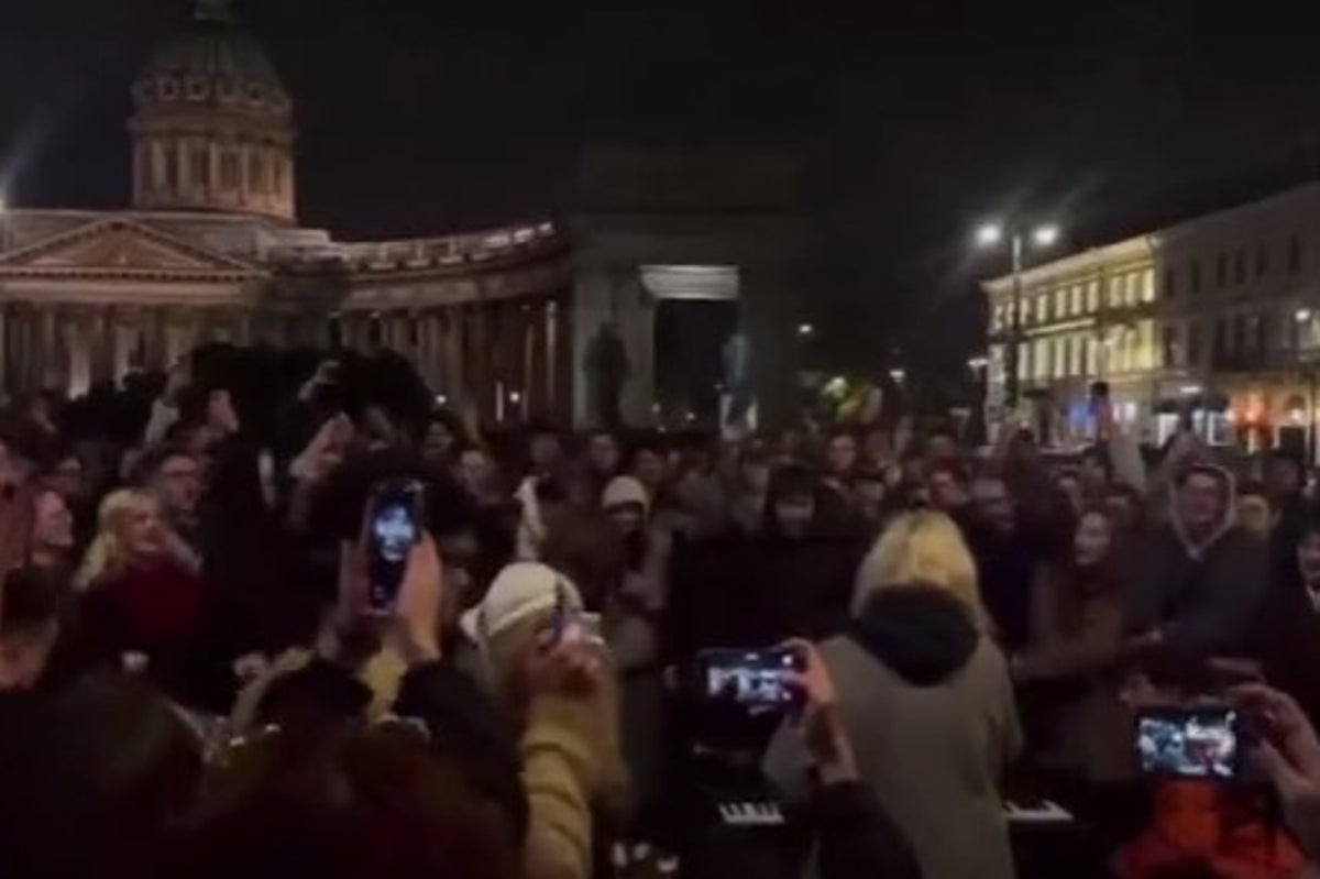 Hundreds gather for rare anti-Putin demonstration in St Petersburg ...