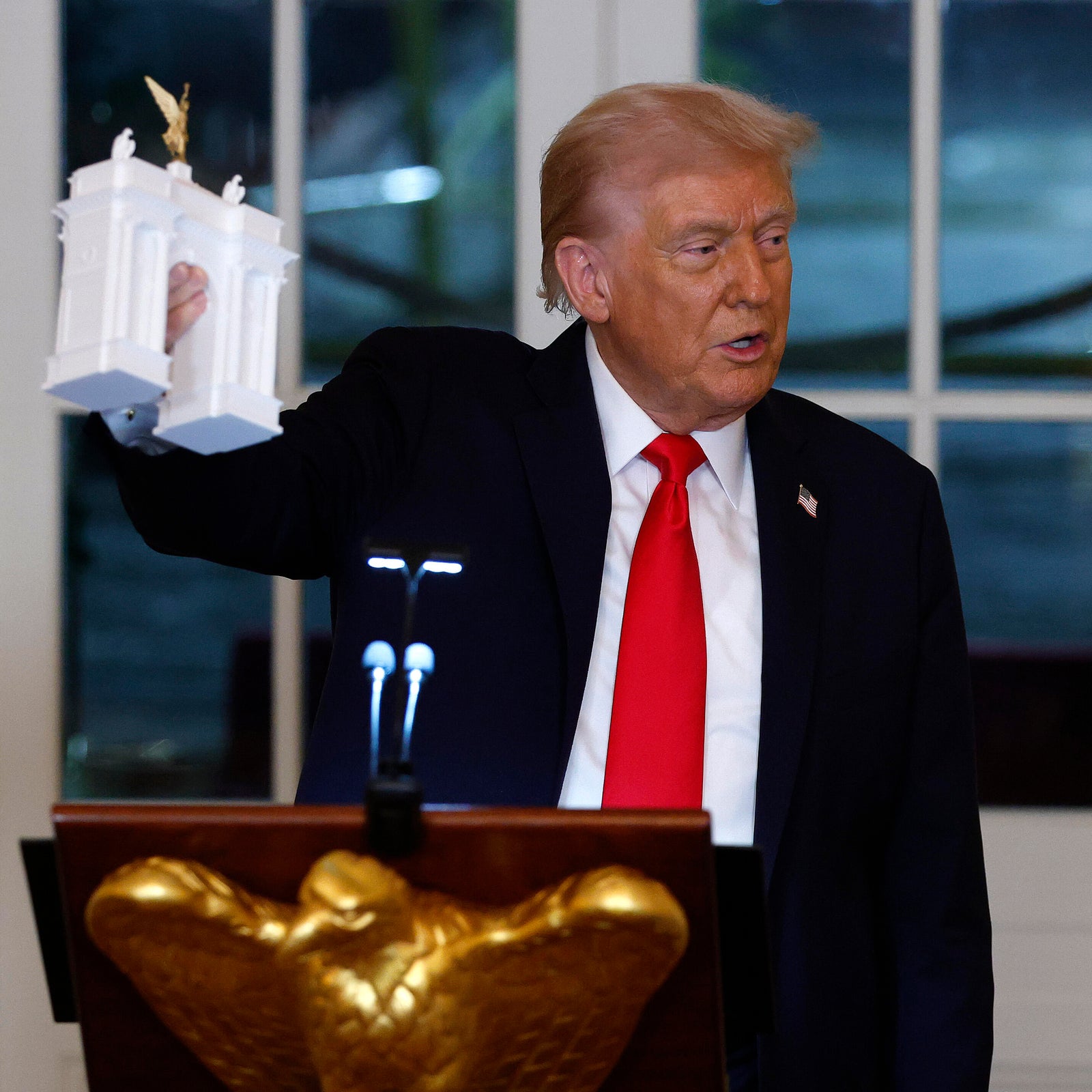 Trump unveils model of triumphal arch to business leaders at fundraiser