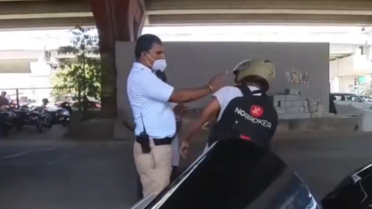 Bengaluru Traffic Cop Slaps Biker in Viral Video, Officer Suspended ...