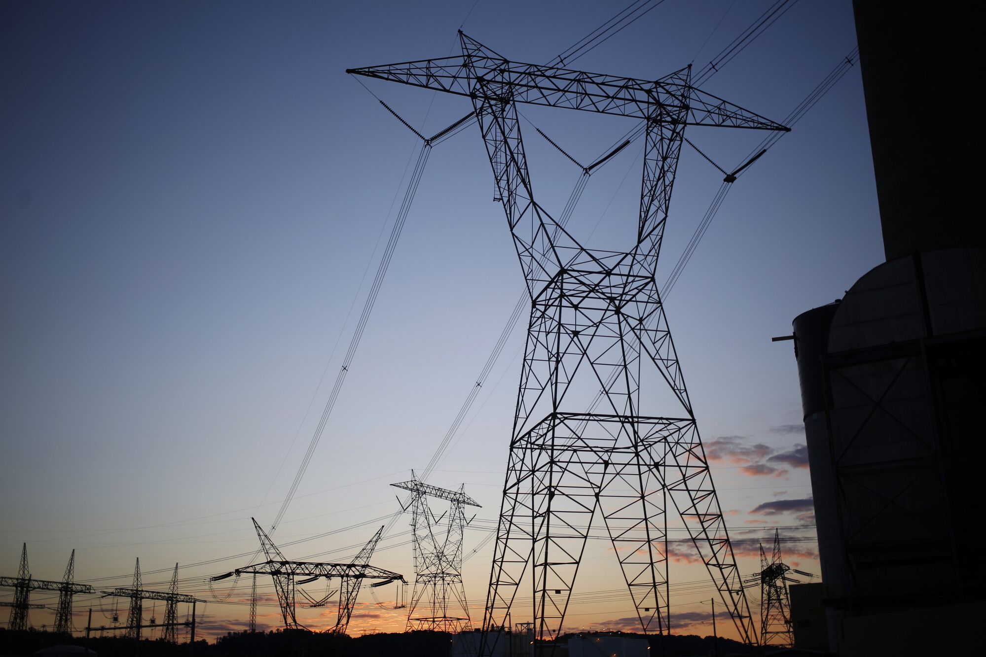 US Awards $1.6 Billion Loan for AEP Transmission Projects