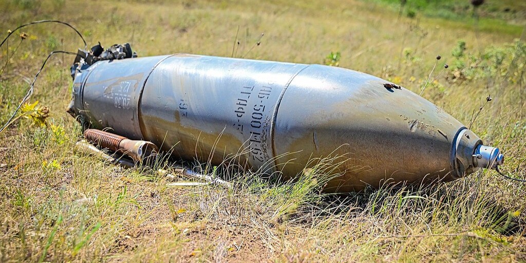 Russian bomber accidentally drops 500 KG-bomb near key Russian air base