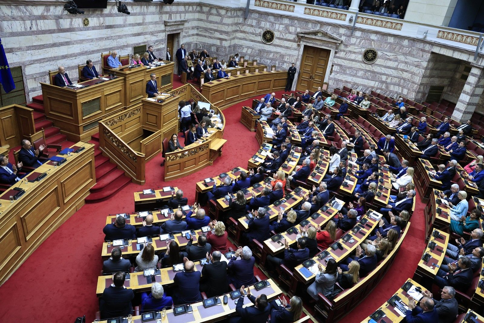 Βουλή: Πέρασε η τροπολογία για τα όπλα με συναίνεση ΝΔ-ΠΑΣΟΚ