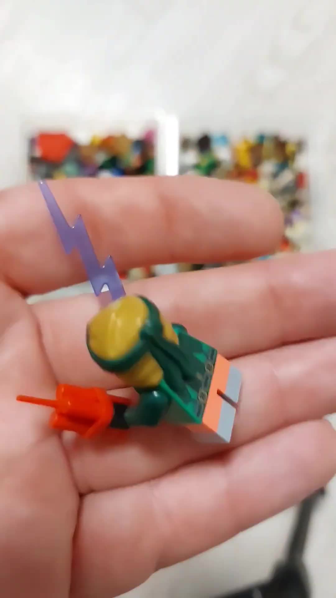 Epische LEGO-Minifiguren-Schlacht: Zusammenprall der Mini-Titanen!