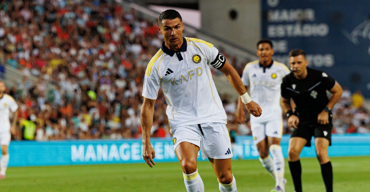 Ronaldo retarde son retour en Arabie saoudite et reste à Madrid avec sa ...