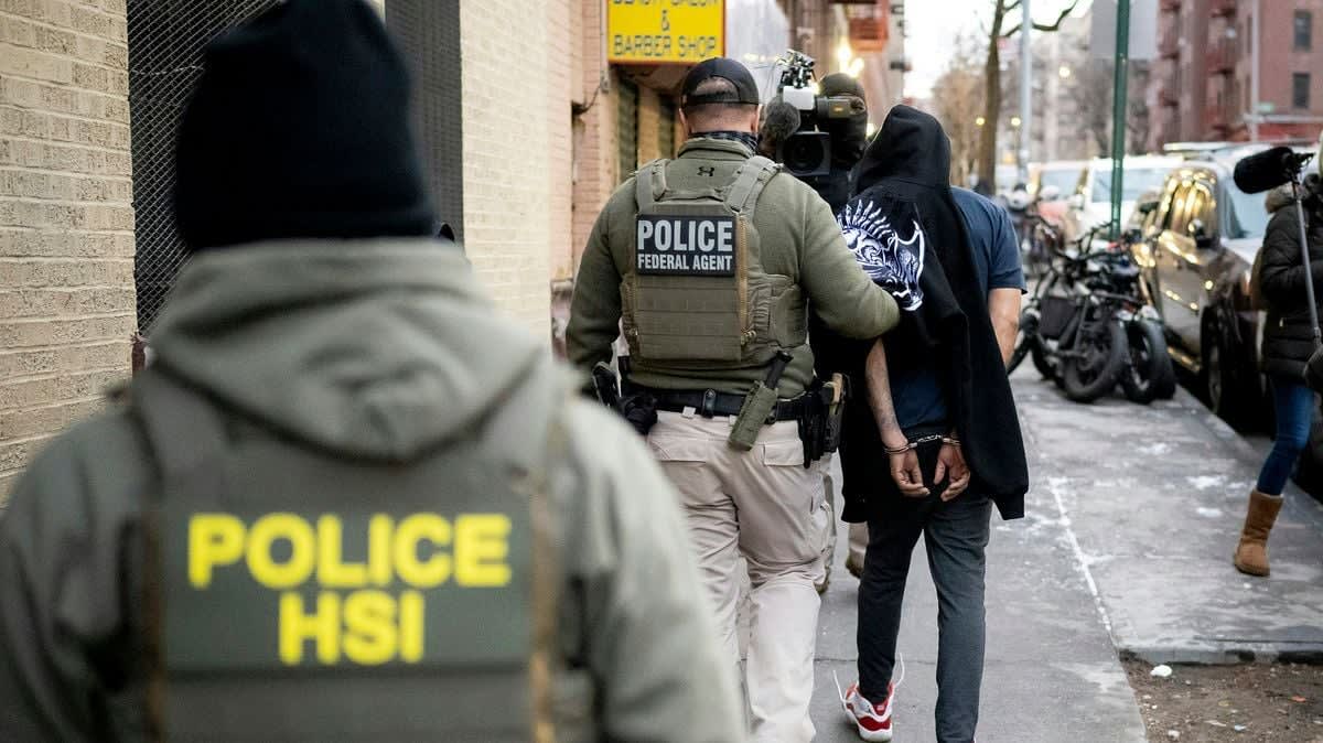 Despite government shutdown, ICE officers arresting violent convicts