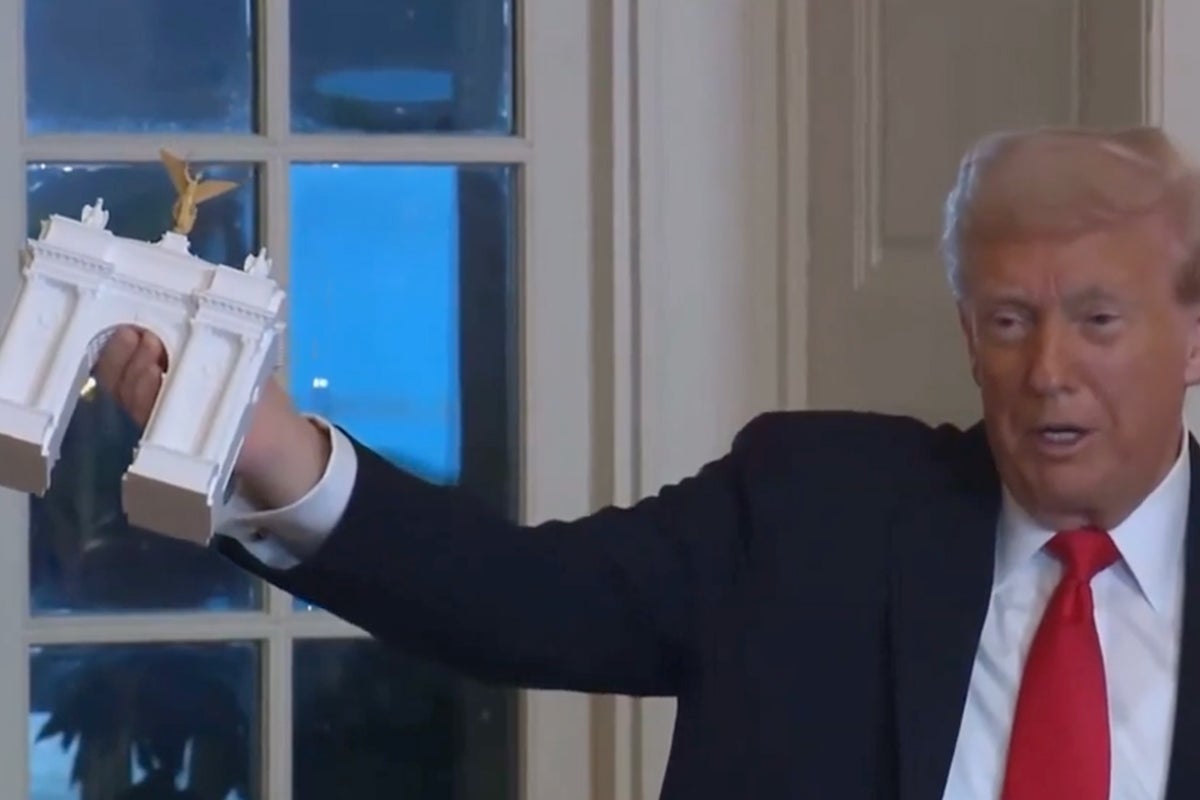 Trump shows off model of proposed Washington DC arch for America’s ...