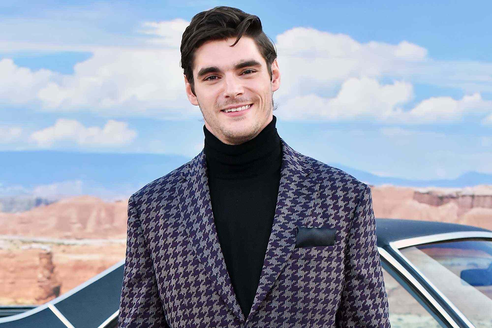 “Breaking Bad” alum RJ Mitte is engaged