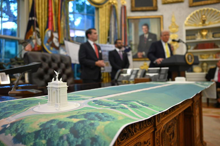 Arc de Trump? President shows off model of Independence Arch