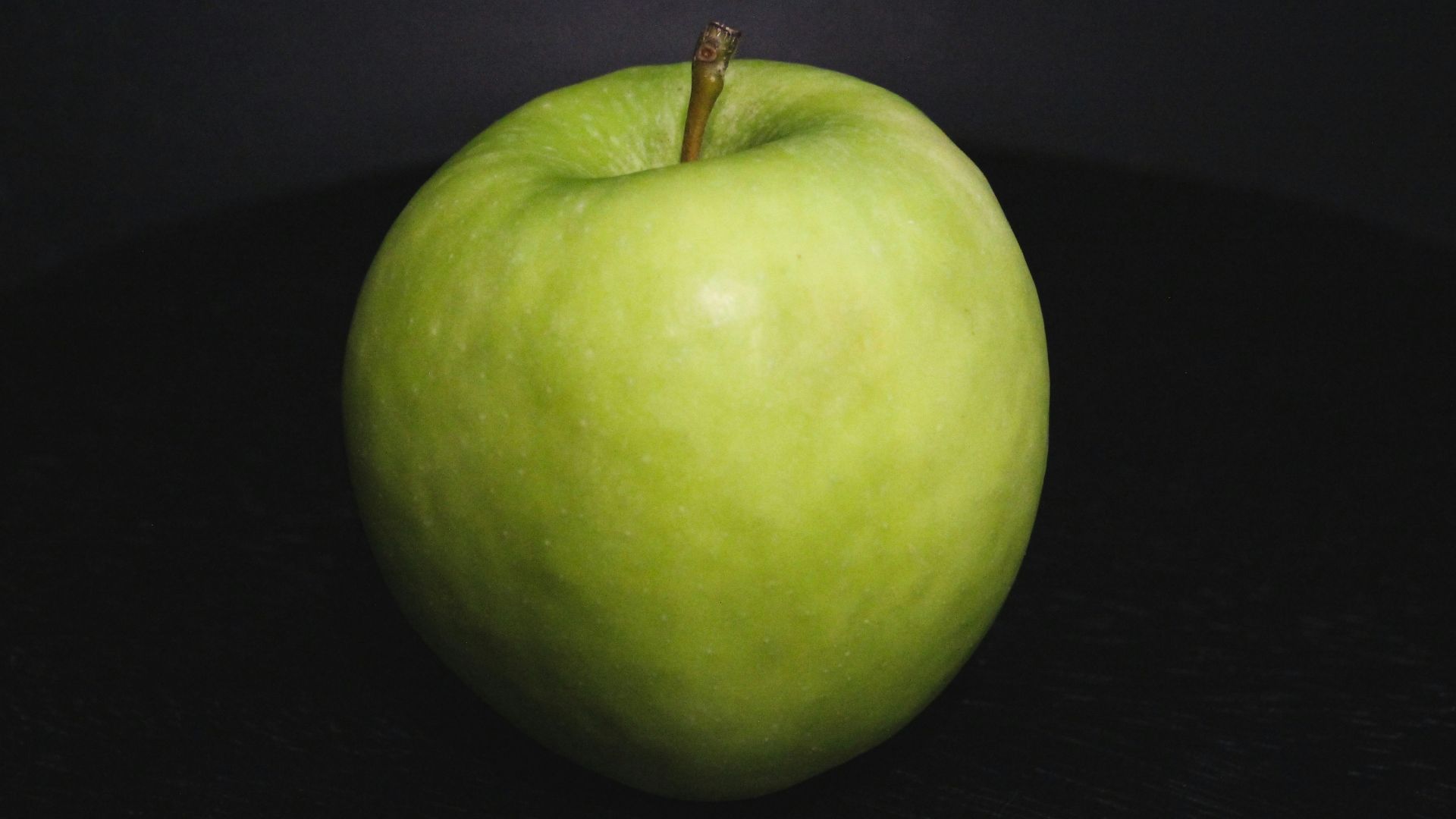 10 Chomp-Worthy Apples To Bite Into & 10 Mealy Ones To Steer Clear Of