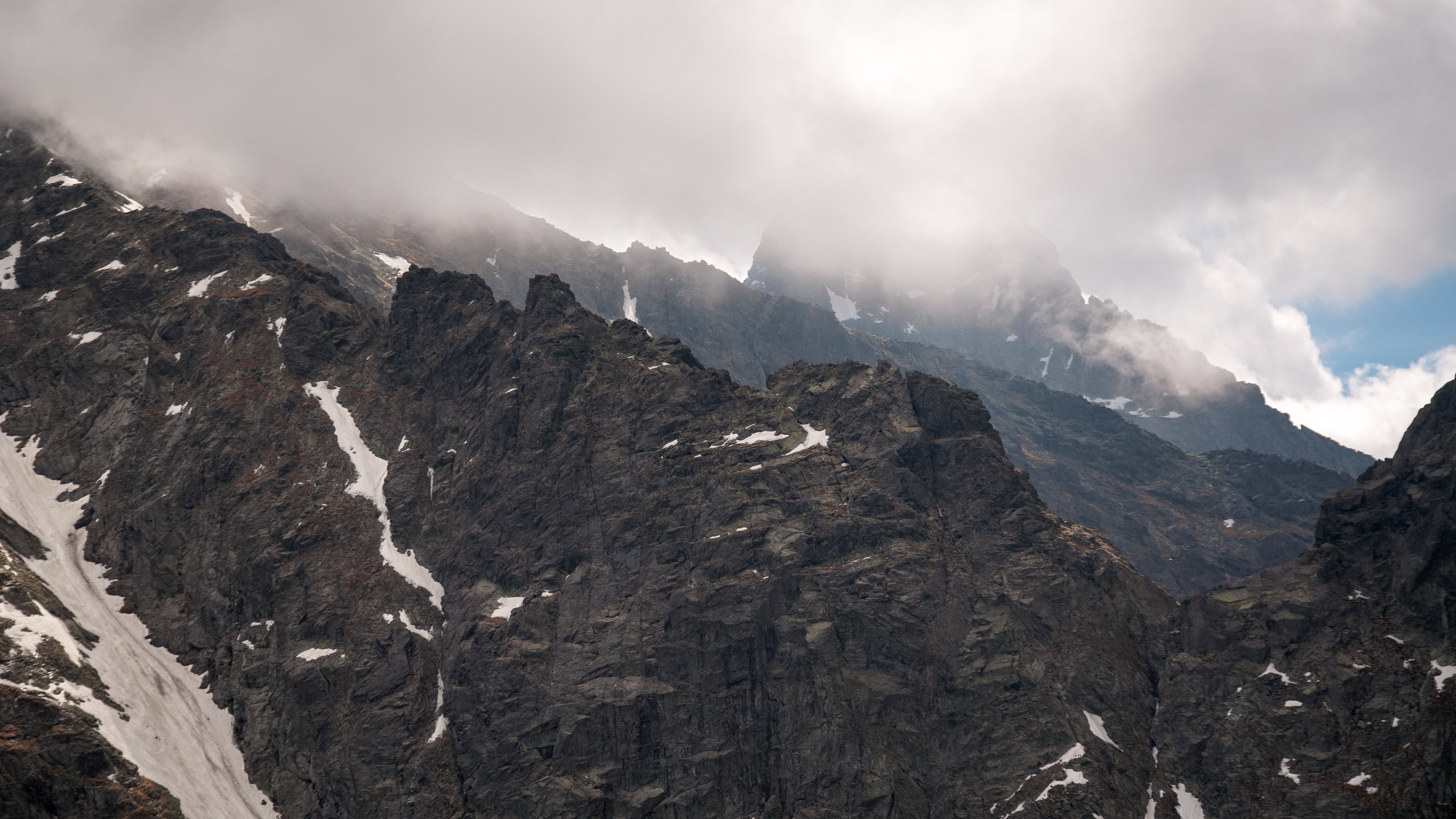 Tragedia w Tatrach. Turysta spadł z wysokości 300 metrów