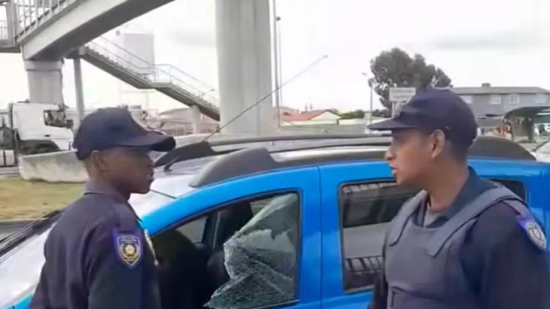 Brazen criminals target motorists at Jakes Gerwel Drive despite police ...