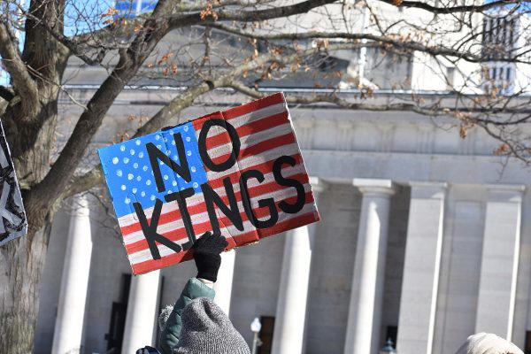 Incorporate arm bands in the May Day strike: A lesson from the past