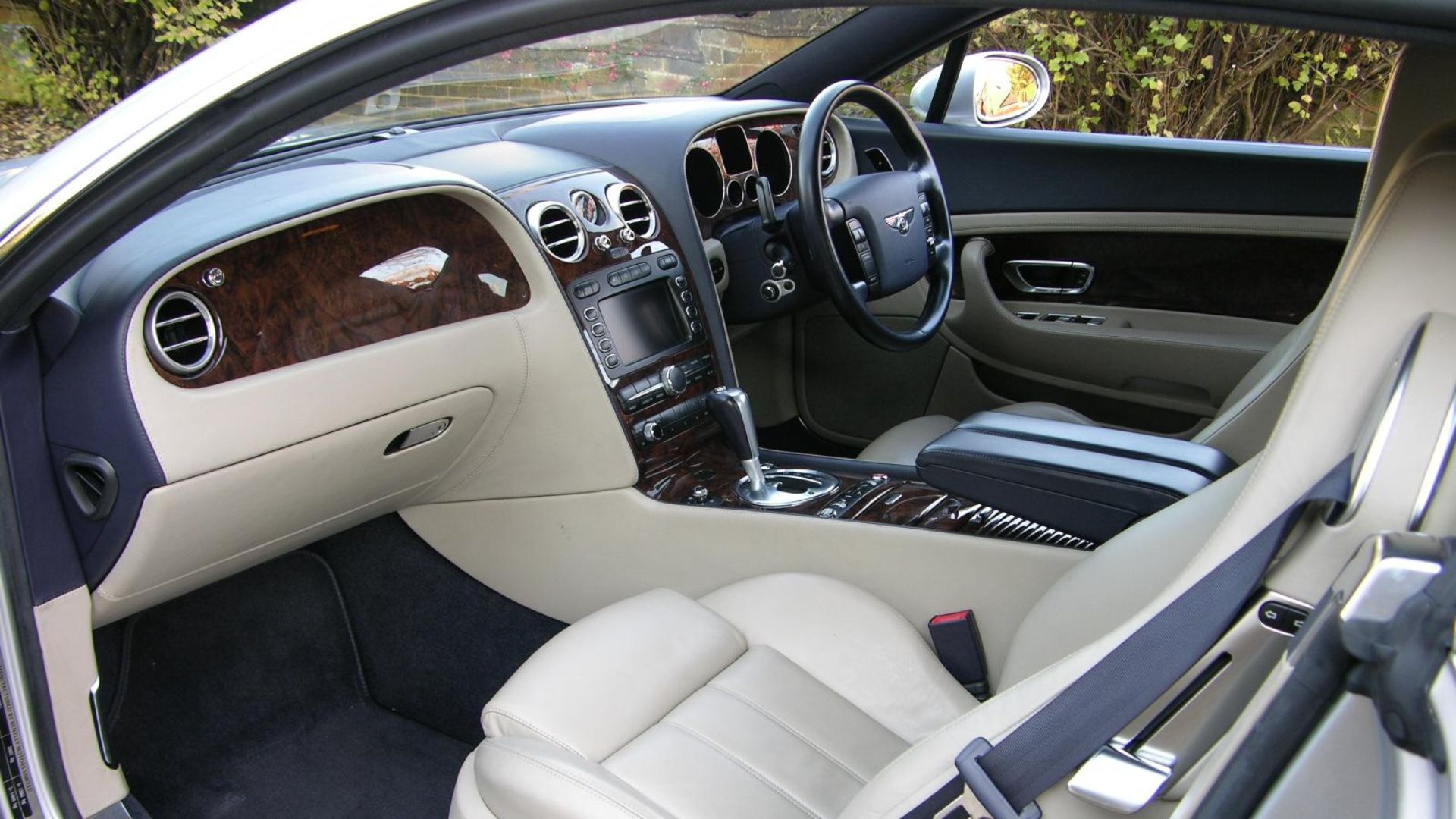 20 Car Interiors That Are Still Impressive Today