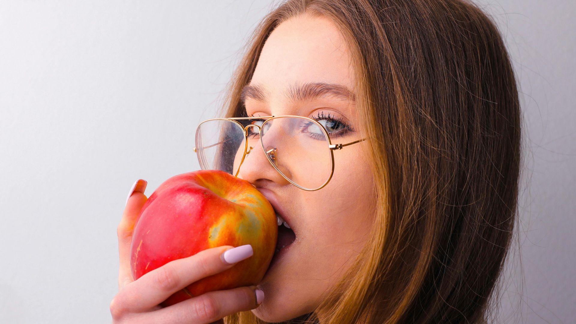 10 Chomp-Worthy Apples To Bite Into & 10 Mealy Ones To Steer Clear Of