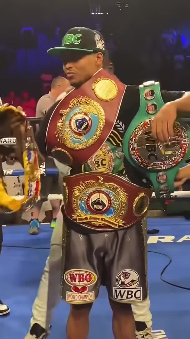 ⭕️ Terence Crawford helps Shakur Stevenson put on all the belts 🔥