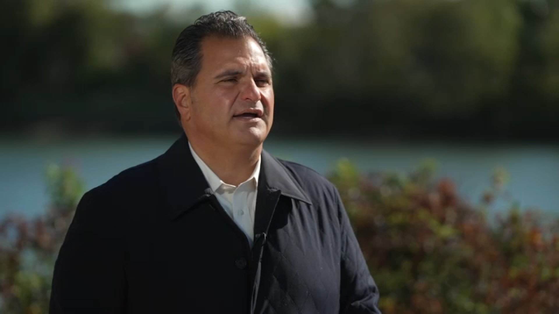 Crane collapses in Everett, at least 1 hurt, police say: Live video