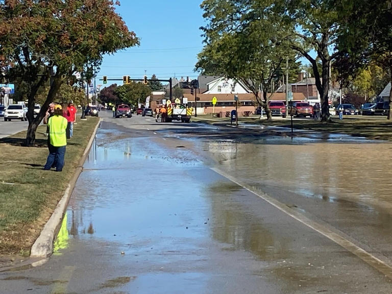 Part of Superior Street in Rossford shut down due to water main break