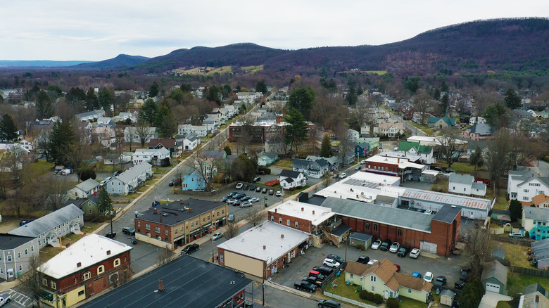 Indie Art, Orchard Views, And Craft Beer Thrive Between Northampton And ...