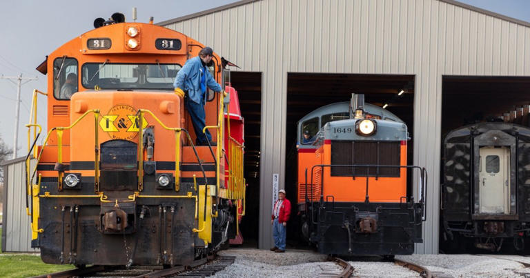 This 1-Hour Train Ride Is the Most Relaxing Way To Enjoy Illinois Scenery