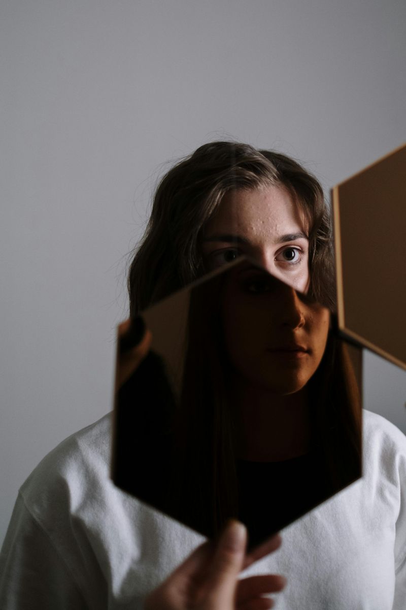 12 Habits of People Who Secretly Have Low Self-Esteem (Even If They ...