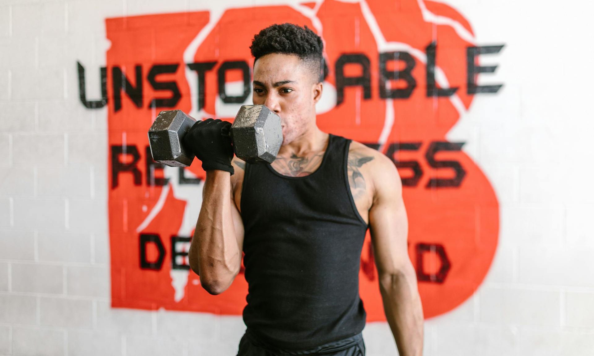 Bicep curl vs. dumbbell row: Which builds bigger arms? Science weighs in