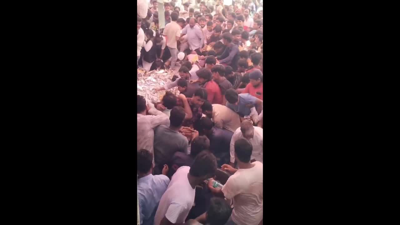 Biryani Chaos Erupts in Kishanganj as Crowd Scrambles for Food During ...