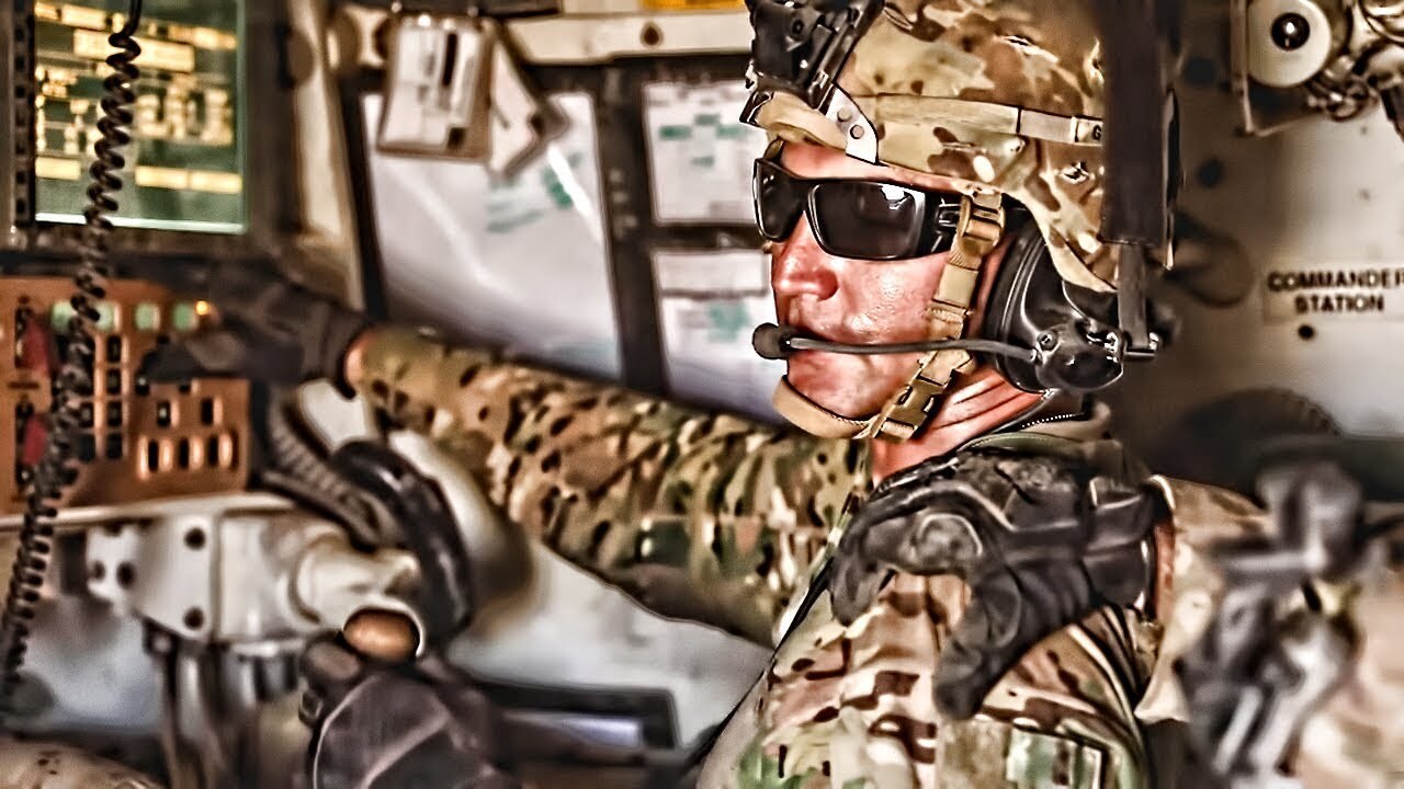 Inside U.S. Army Artillery M109A6 Paladin • Day And Night