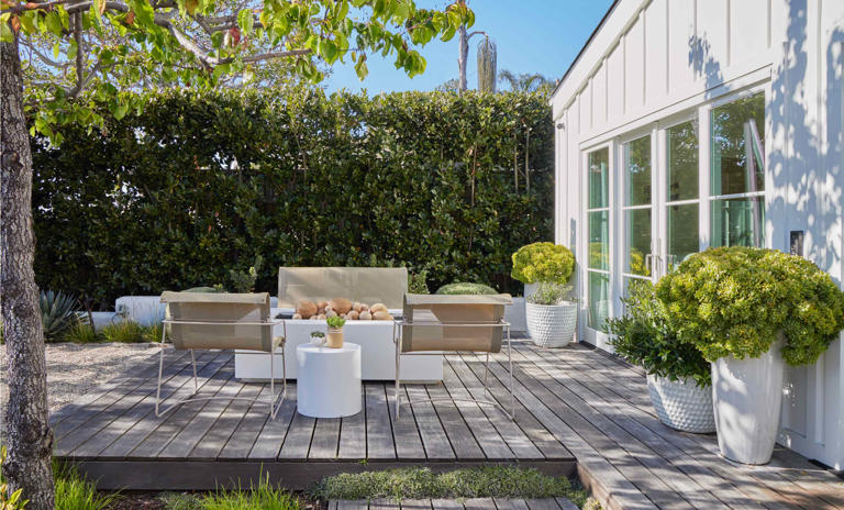 This Landscaping Hack Keeps Your Lawn Looking Fresh and Practically ...