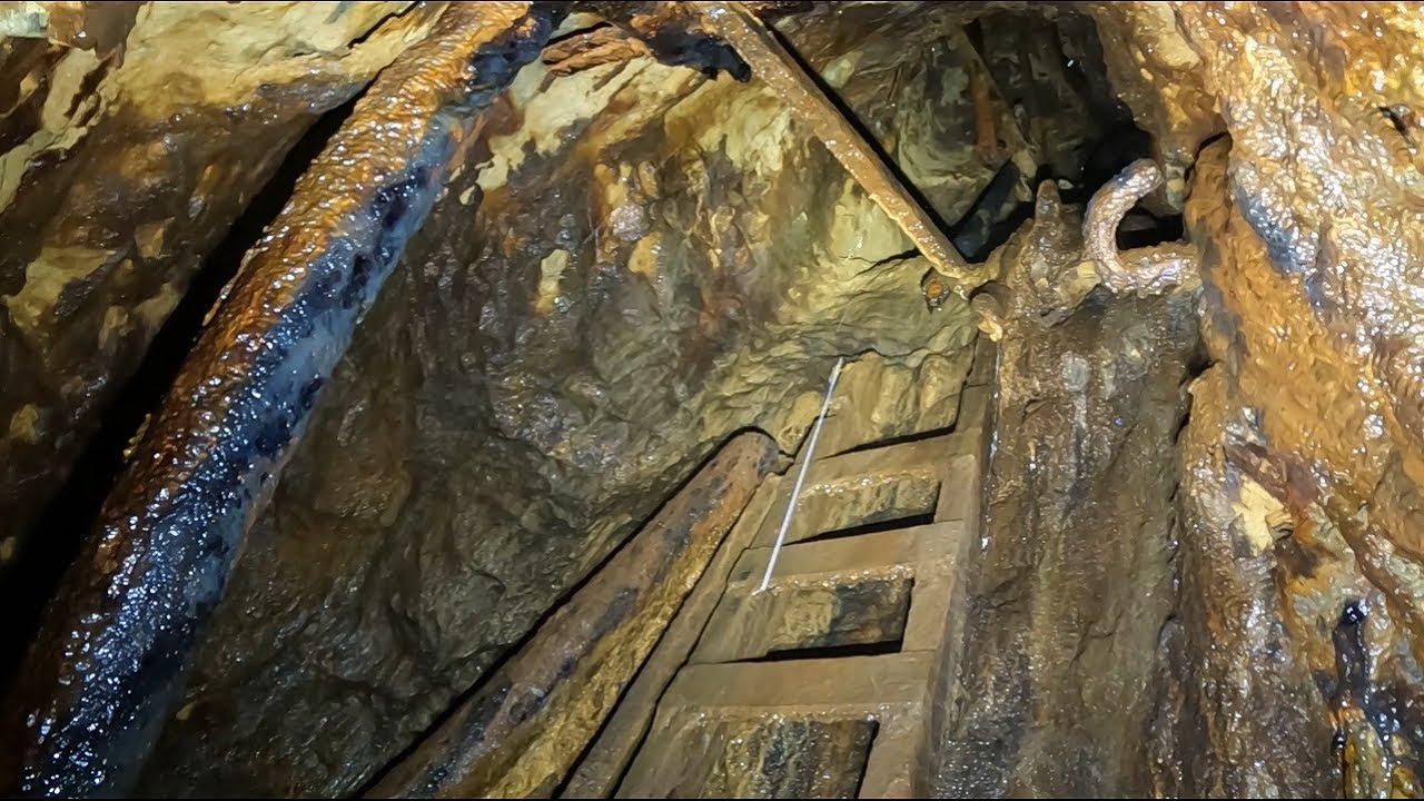 The Terrifying Moment a Mineshaft Collapsed Without Warning