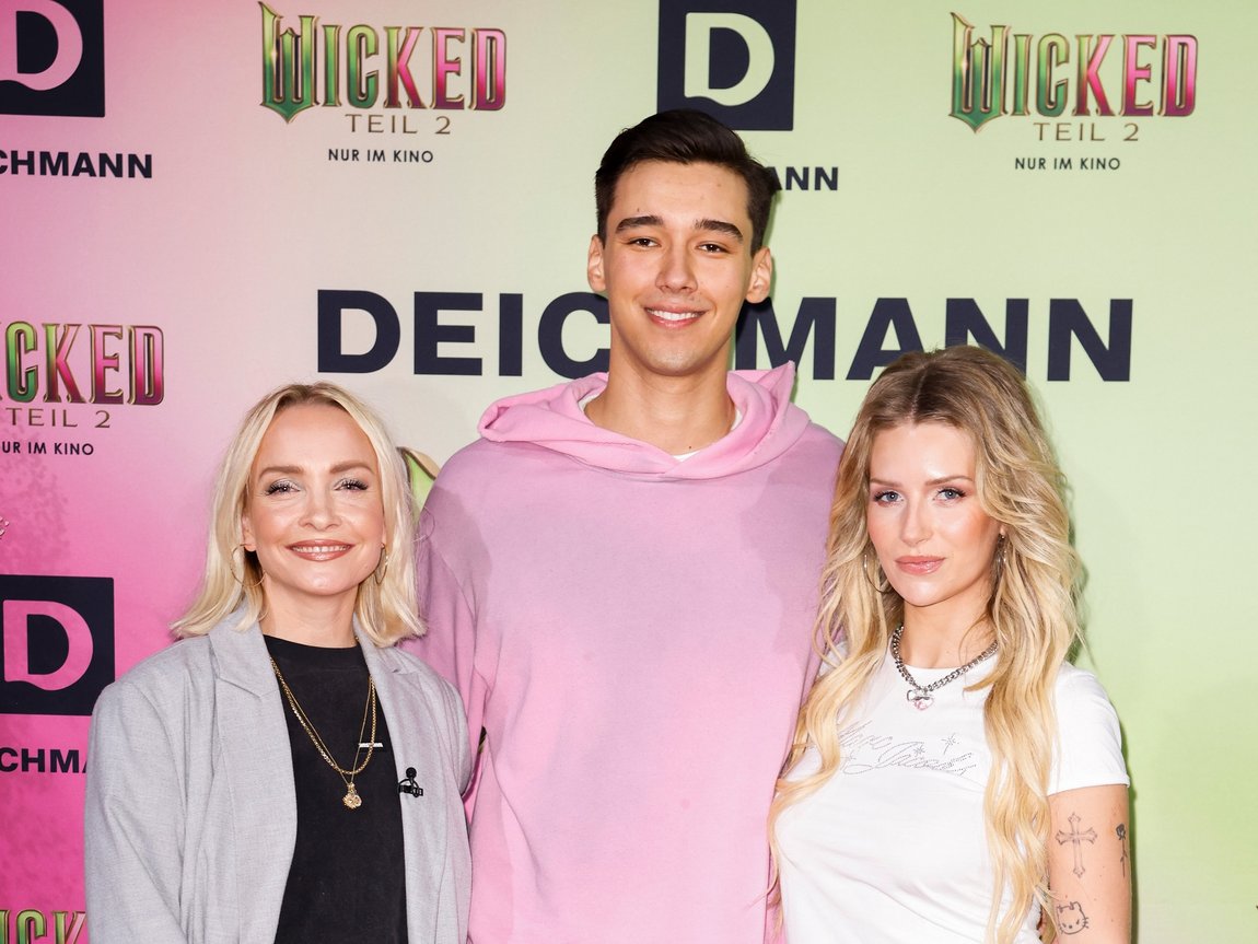 Pink or Green? This is the Color Lottie Moss Feels Most Comfortable In