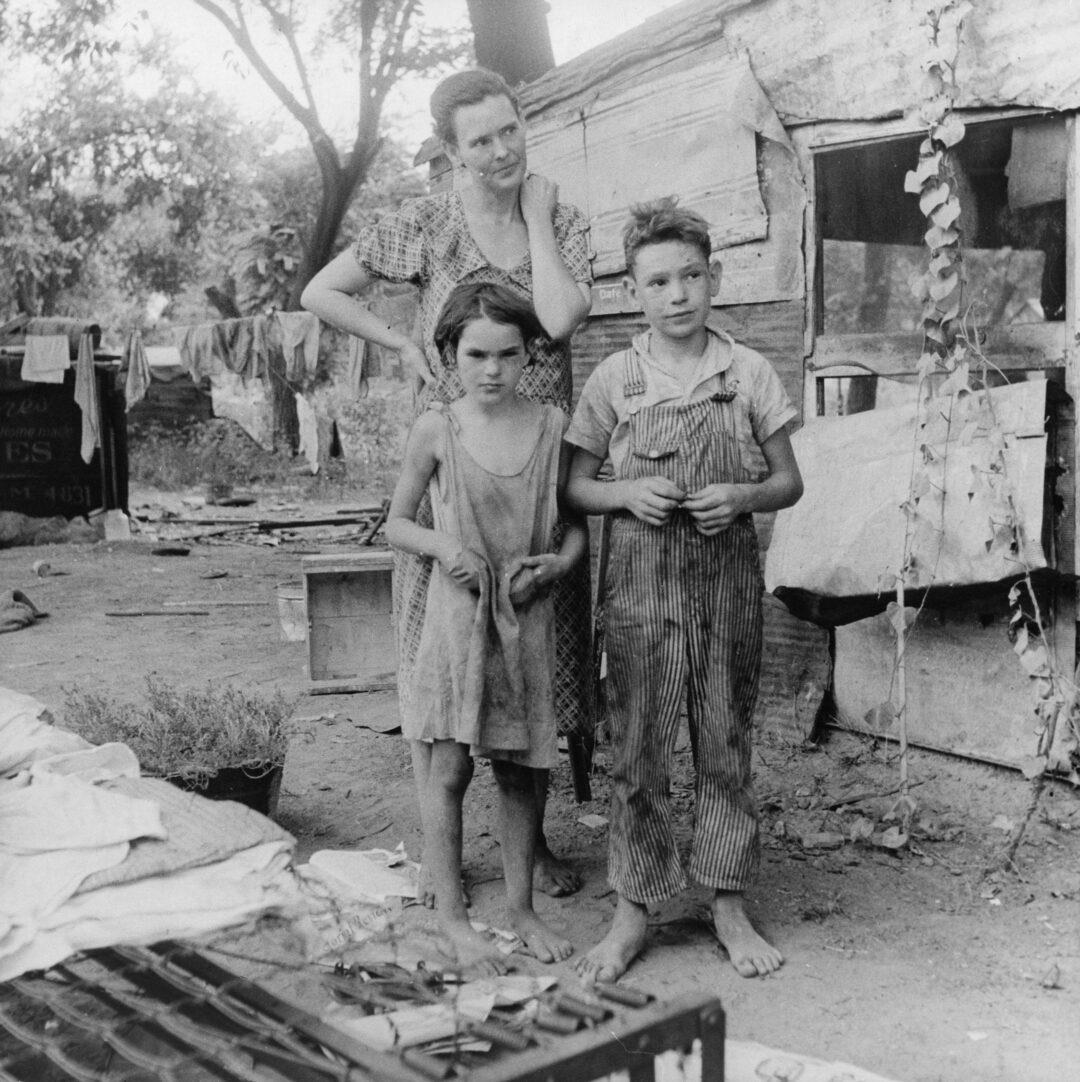 26 Old Photos That Reveal the Harsh Reality of Poverty