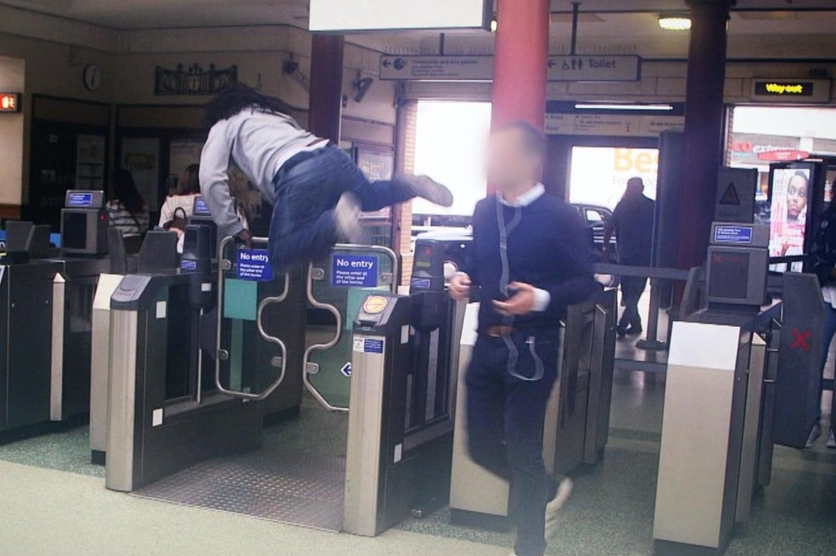 Fare dodging epidemic: 1,000 face prosecution after being spotted ...