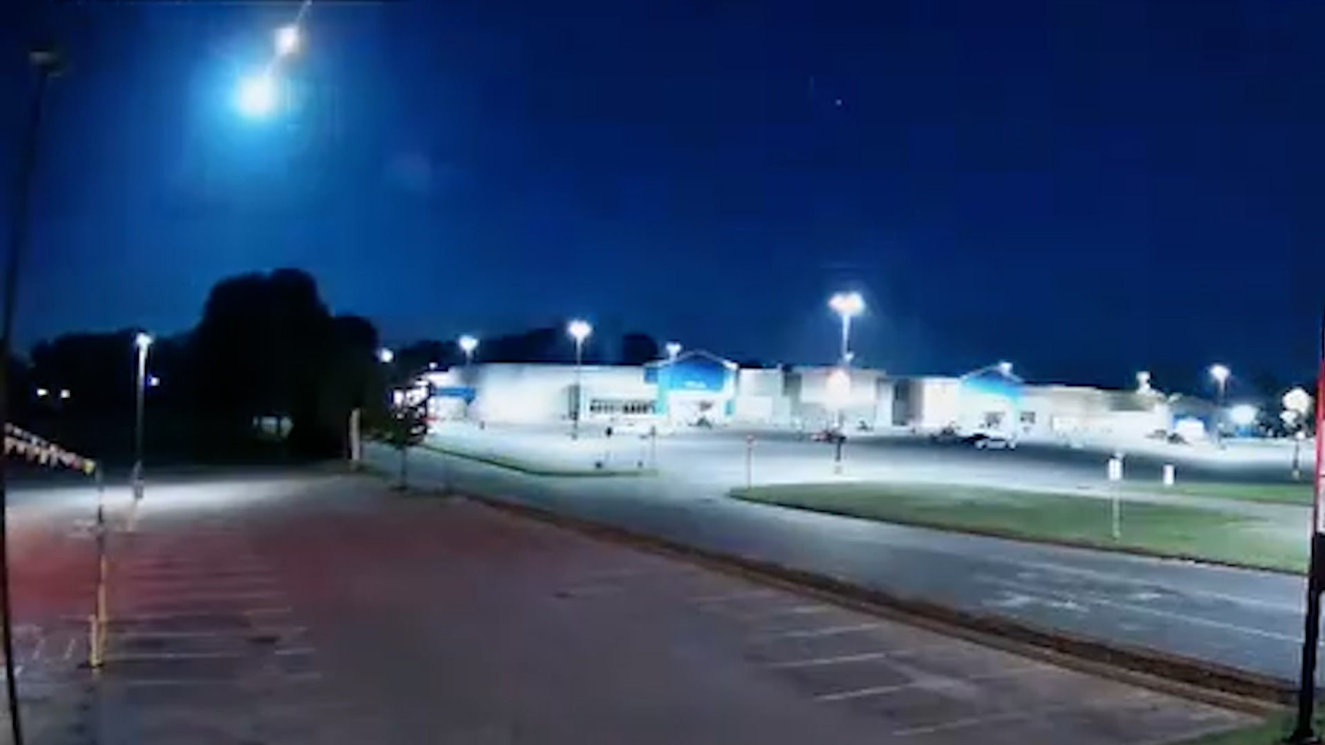 Blue fireball lights up Tennessee night sky
