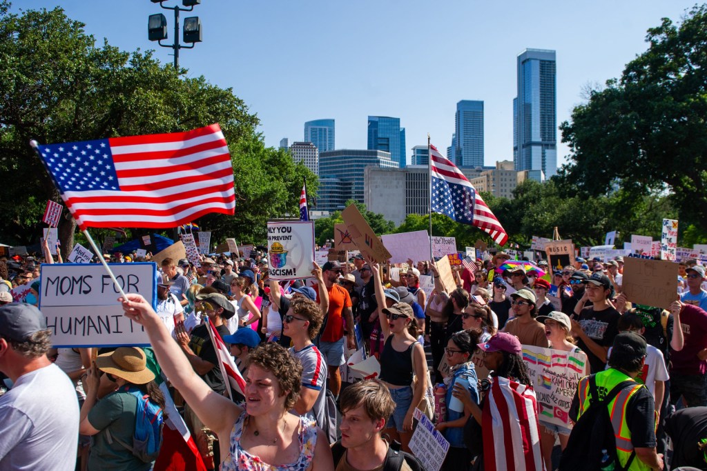 Gov. Abbott activates Texas National Guard ahead of “No Kings” protest ...