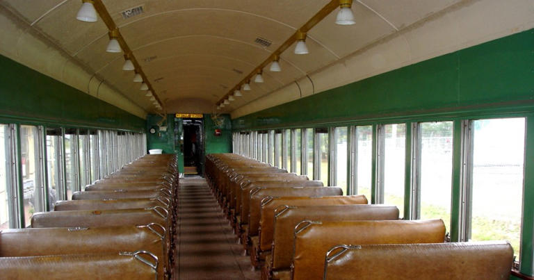 This 1-Hour Train Ride Is the Most Relaxing Way To Enjoy Illinois Scenery