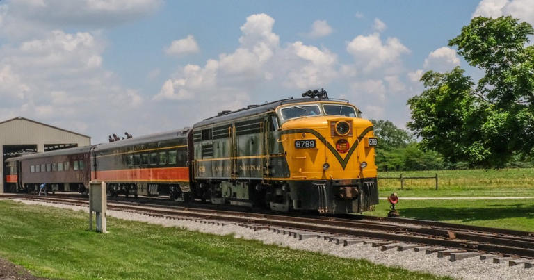 This 1-Hour Train Ride Is the Most Relaxing Way To Enjoy Illinois Scenery