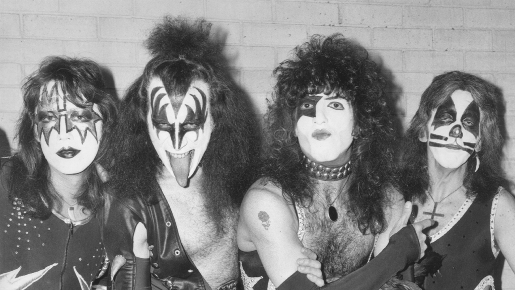 Gene Simmons and Paul Stanley Pay Tribute to Kiss Guitarist Ace Frehley ...