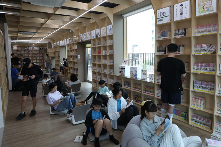 Yeonje Comic Library Thrives as Domestic Comic Industry Surges