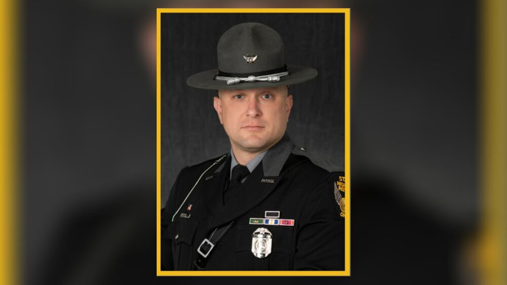 State trooper killed while helping disabled vehicle, another seriously ...