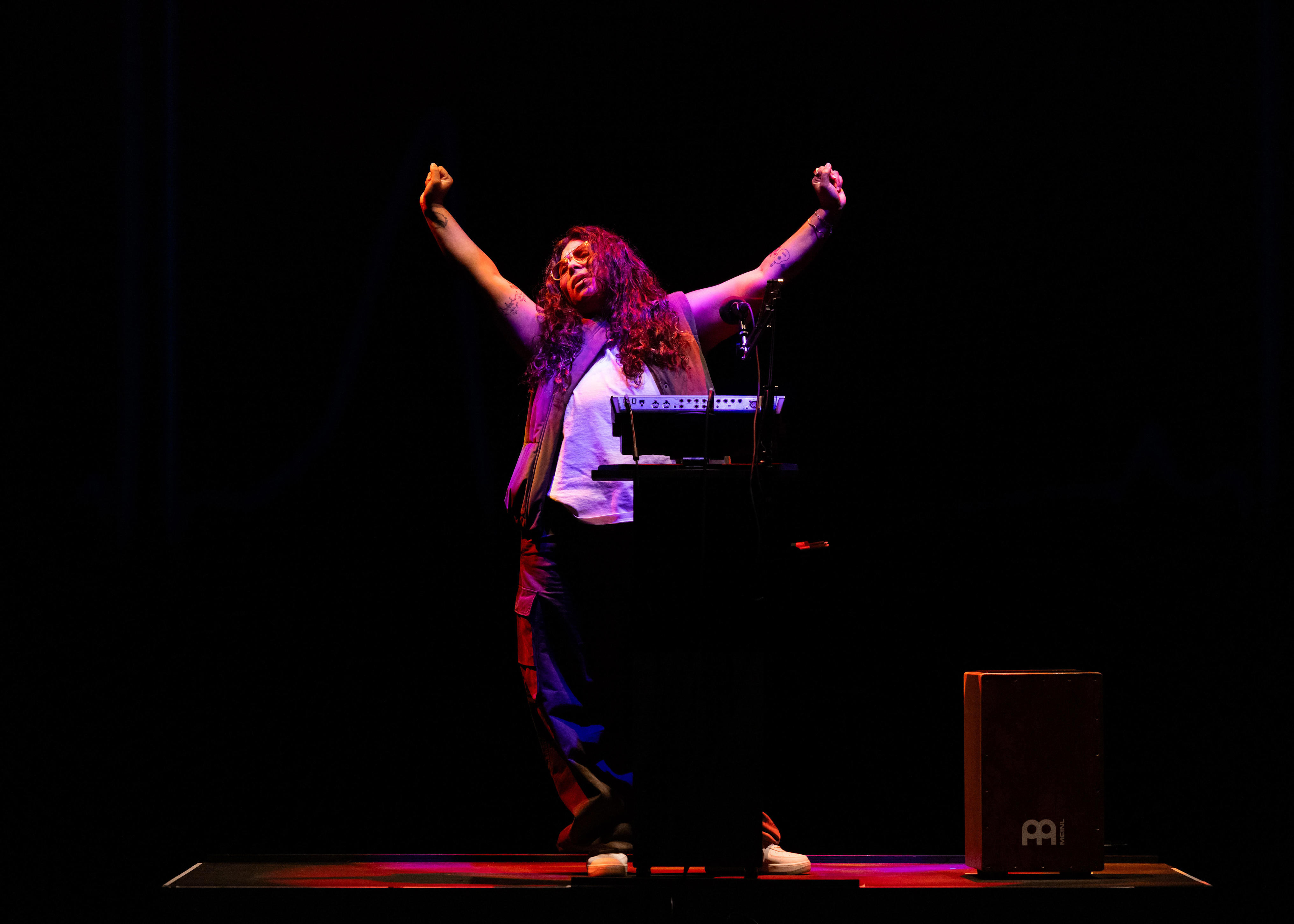 Actress in one-woman "Where did we sit on the bus?" musical plays 13 instruments