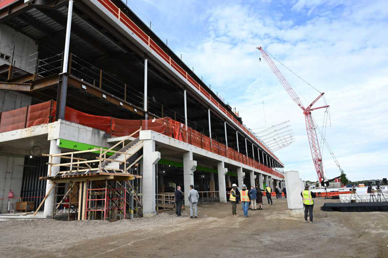 Topping out of new Belmont Park grandstand latest milestone in horse ...