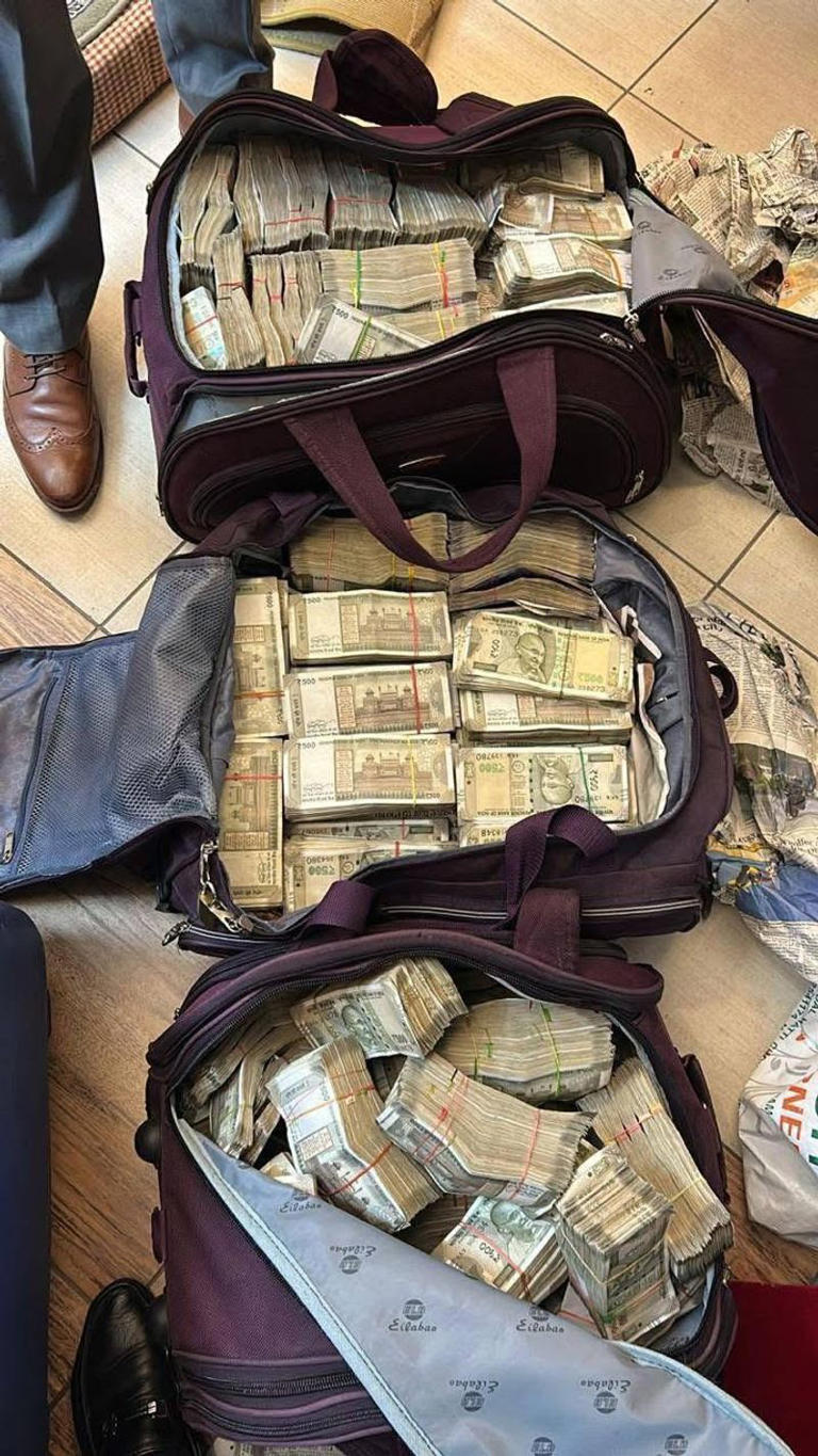 CBI arrests Punjab DIG Bhullar in graft case; Rs 5 cr cash, 1.5 kg gold recovered