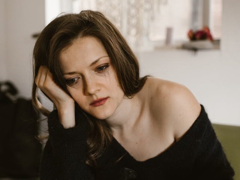 15 Signs Someone's Falling Out of Love With You