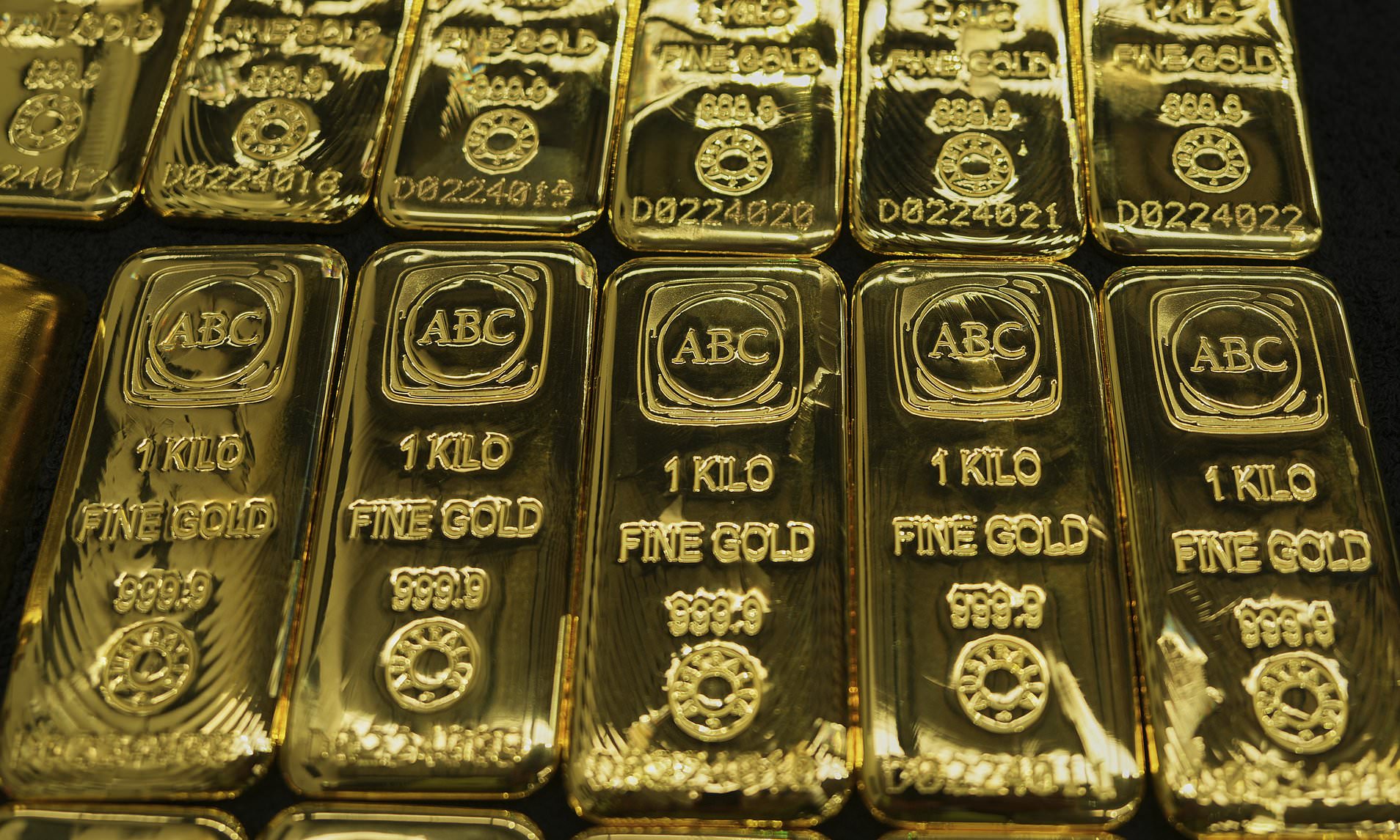 Gold on track for $5,000 as precious metal hits new record high to ...